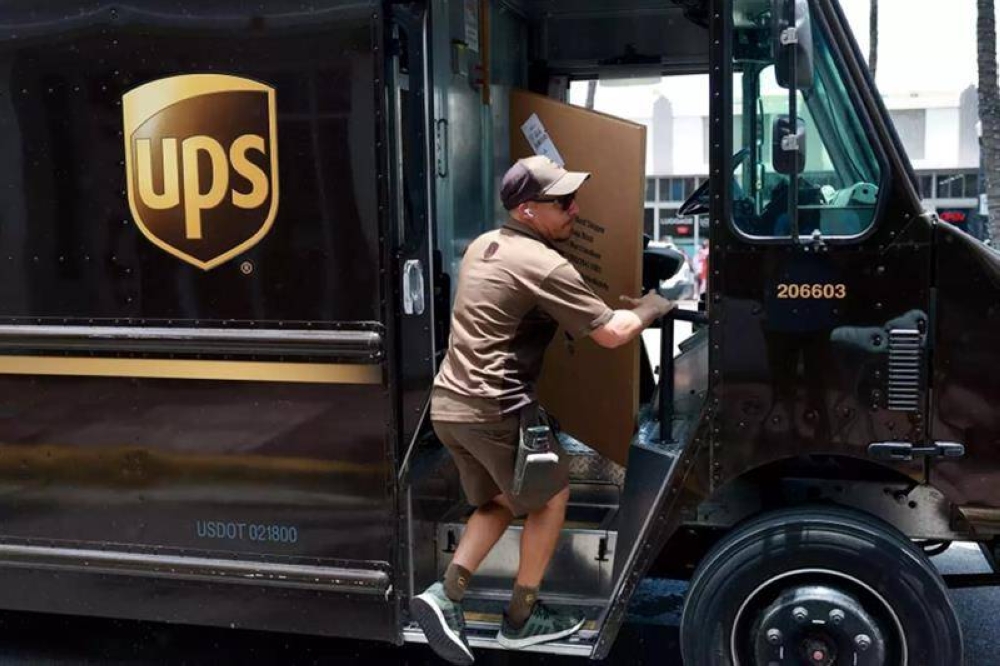 El grupo de encomiendas estadounidense UPS suprimirá 12.000 empleos