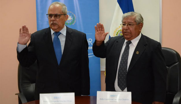 Juramentan a director y suplente de la Siget