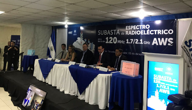 Claro y Tigo presentan ofertas para subasta de banda AWS